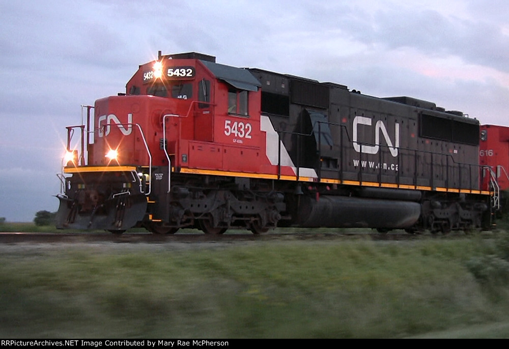 Pacing a northbound Canadian National freight